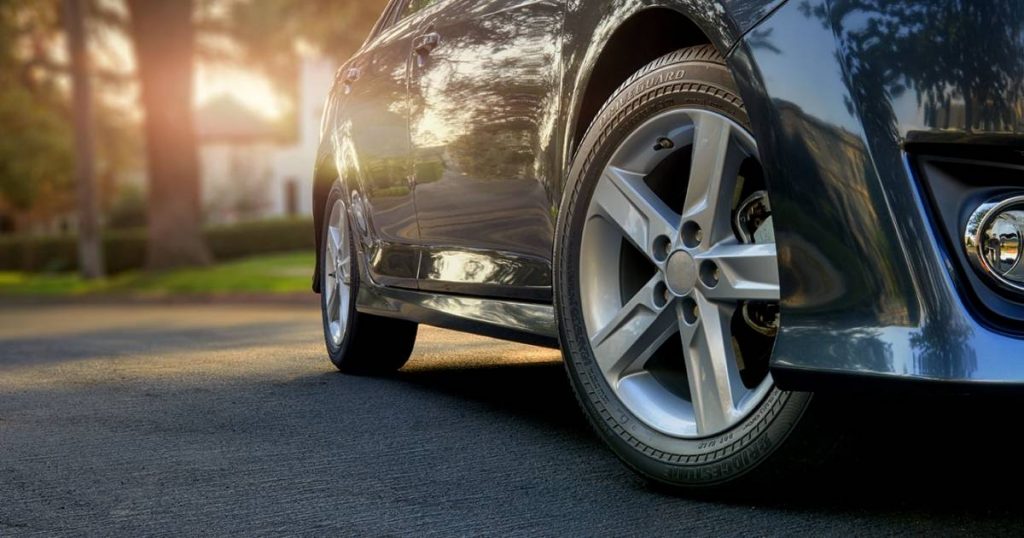 14 Rekomendasi Ban Mobil Terbaik dan Ciri Ban Harus Diganti