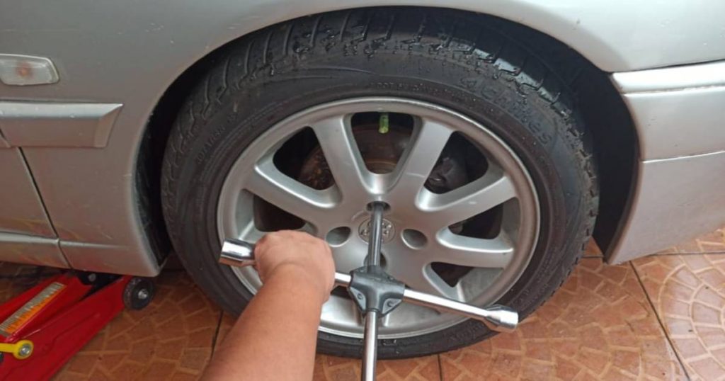 Mengenal Berbagai Kunci Ban Mobil dan Fungsinya