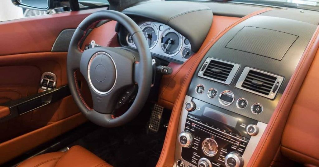 Catat! Begini Cara Cuci Interior Mobil yang Benar