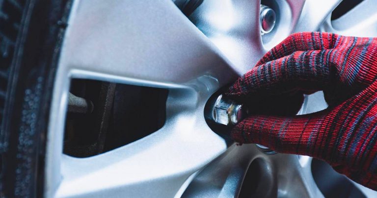 Cara Lepas Pasang Baut Ban Mobil yang Benar Agar Tidak Dol